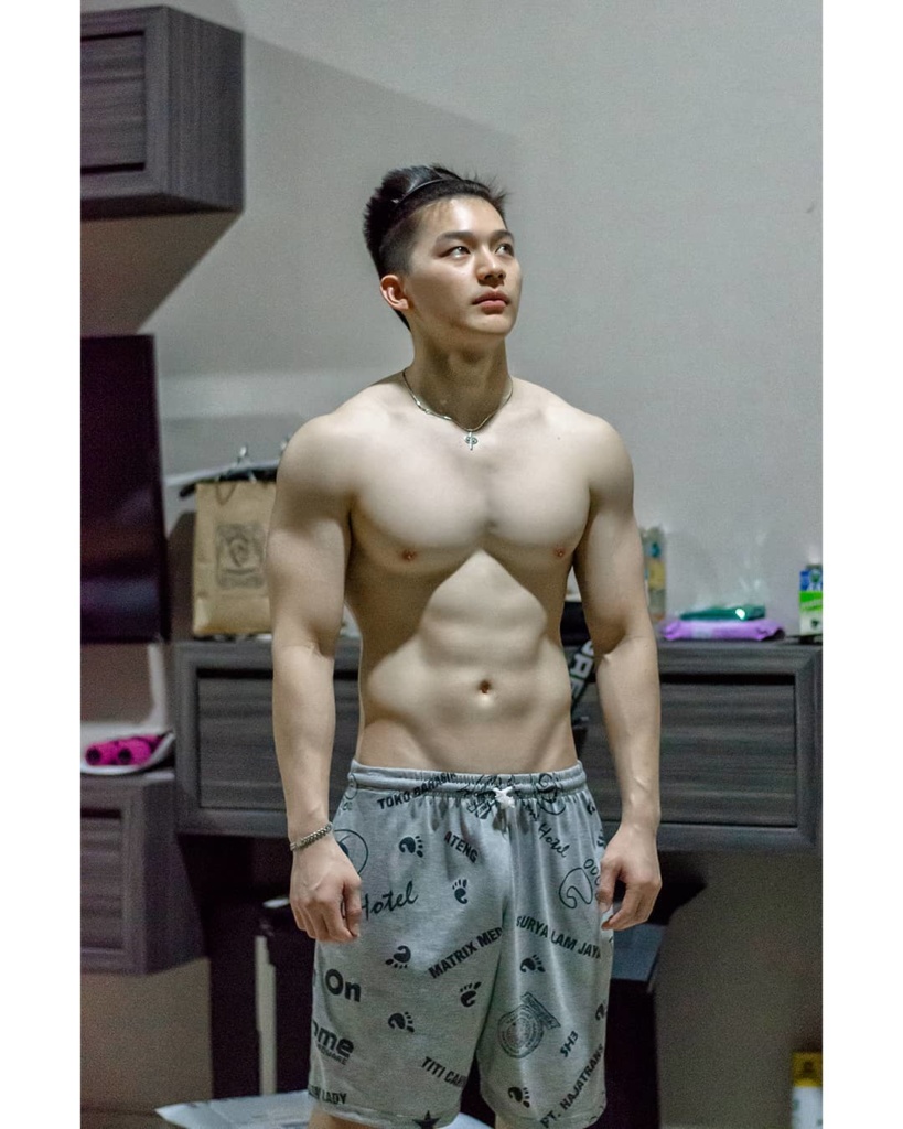 Edward Candra นายแบบวัยรุ่น หล่อตี๋ งานดี ขาวออร่า ตุง แน่น โดนใจสาว ๆ