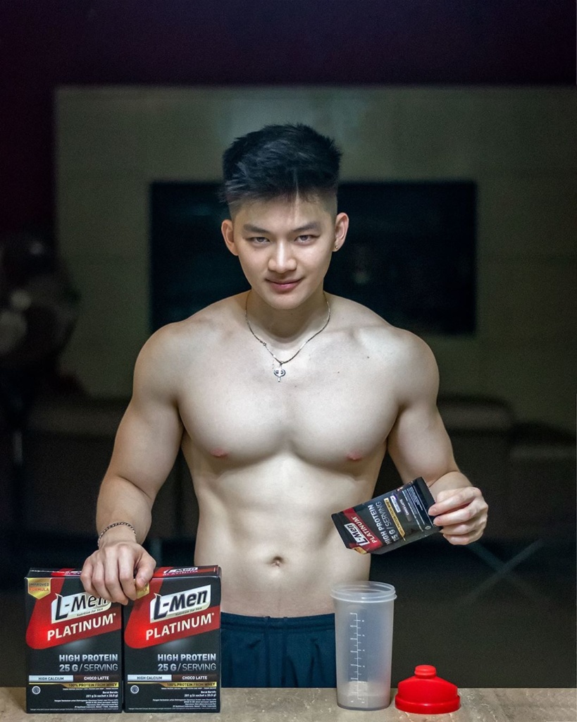 Edward Candra นายแบบวัยรุ่น หล่อตี๋ งานดี ขาวออร่า ตุง แน่น โดนใจสาว ๆ