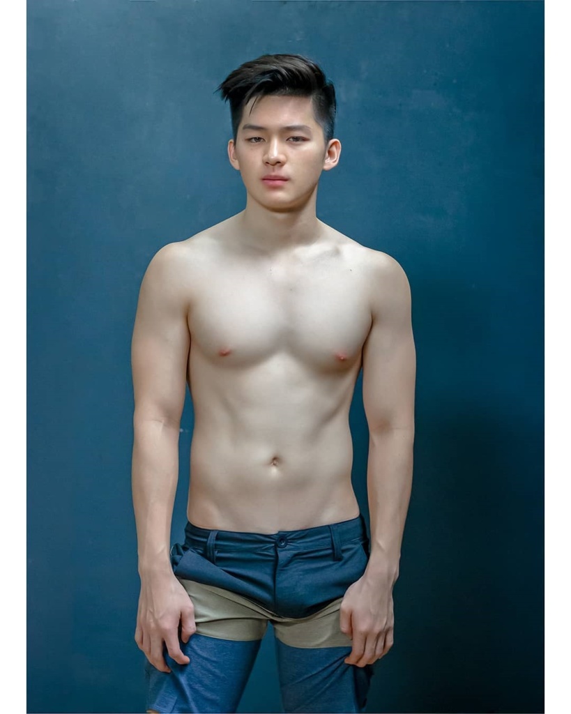 Edward Candra นายแบบวัยรุ่น หล่อตี๋ งานดี ขาวออร่า ตุง แน่น โดนใจสาว ๆ