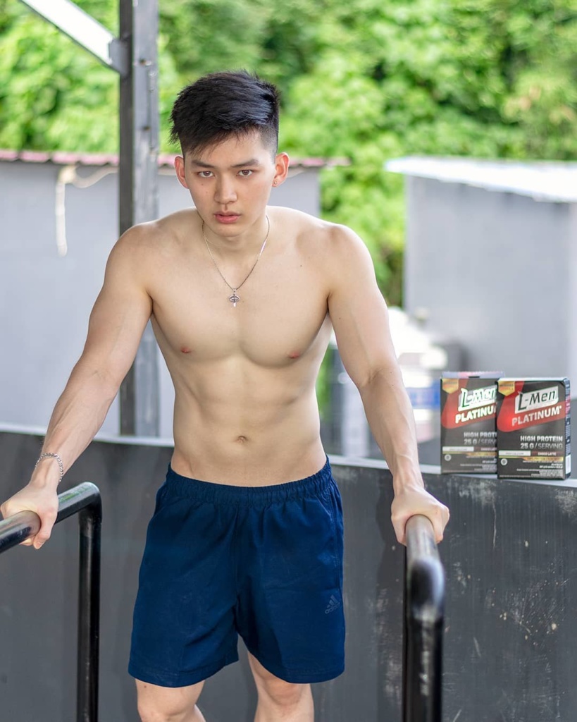 Edward Candra นายแบบวัยรุ่น หล่อตี๋ งานดี ขาวออร่า ตุง แน่น โดนใจสาว ๆ