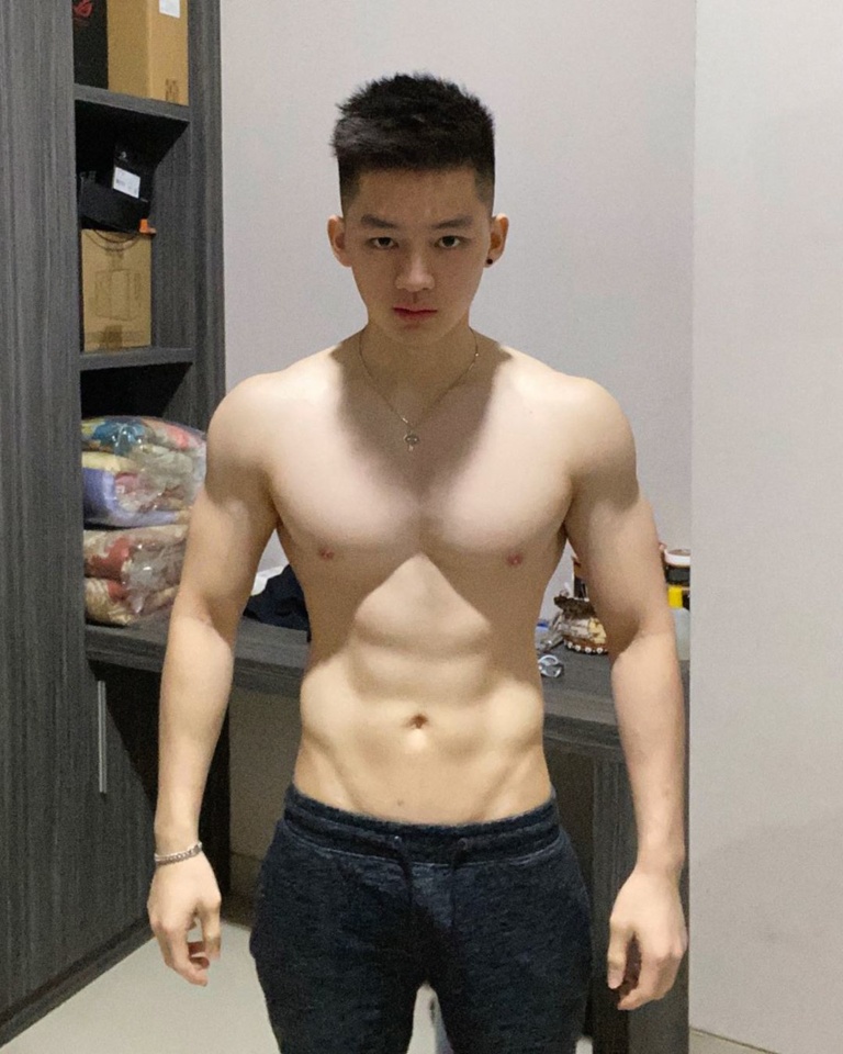 Edward Candra นายแบบวัยรุ่น หล่อตี๋ งานดี ขาวออร่า ตุง แน่น โดนใจสาว ๆ