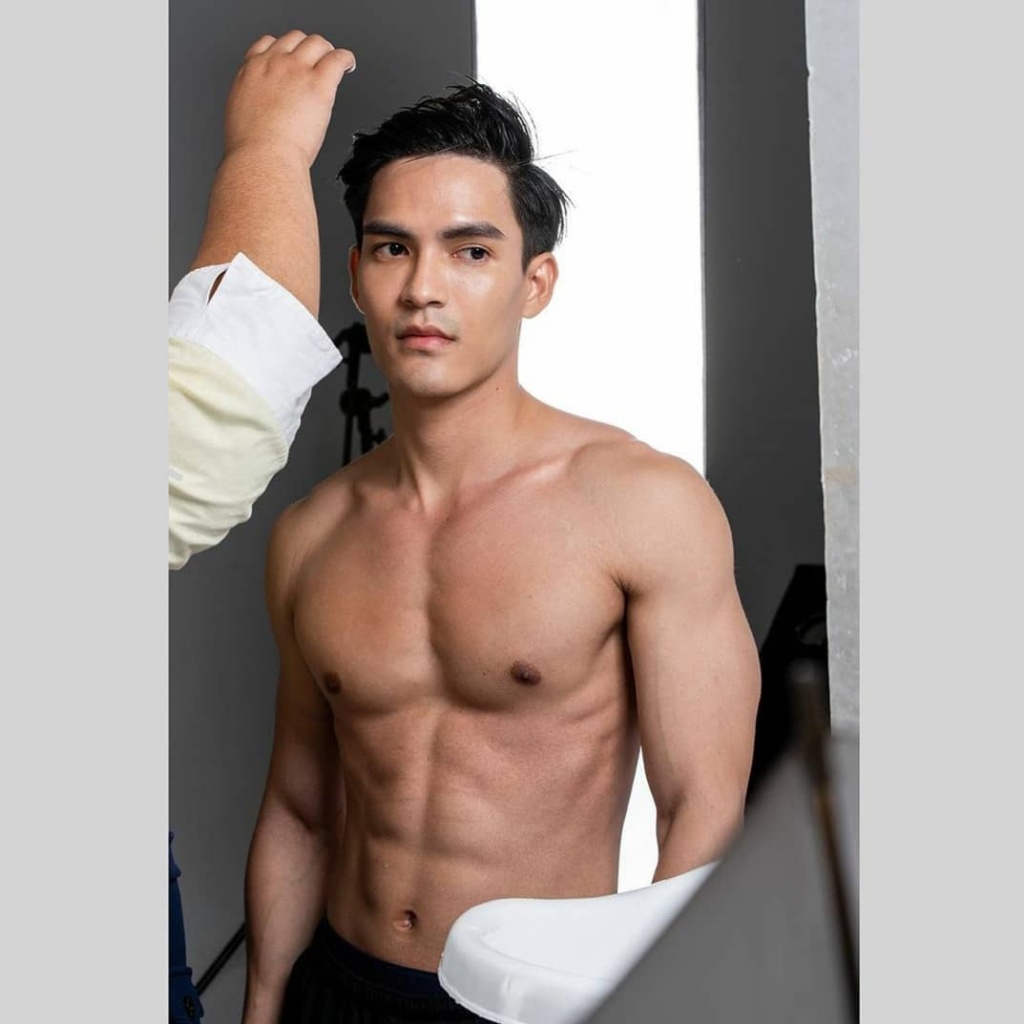 เจ ชลวัฒน์ นายแบบหน้าใหม่ไฟแรง หน้าควม ขาวใสออร่า ซิคแพคแน่นน่าลูบ