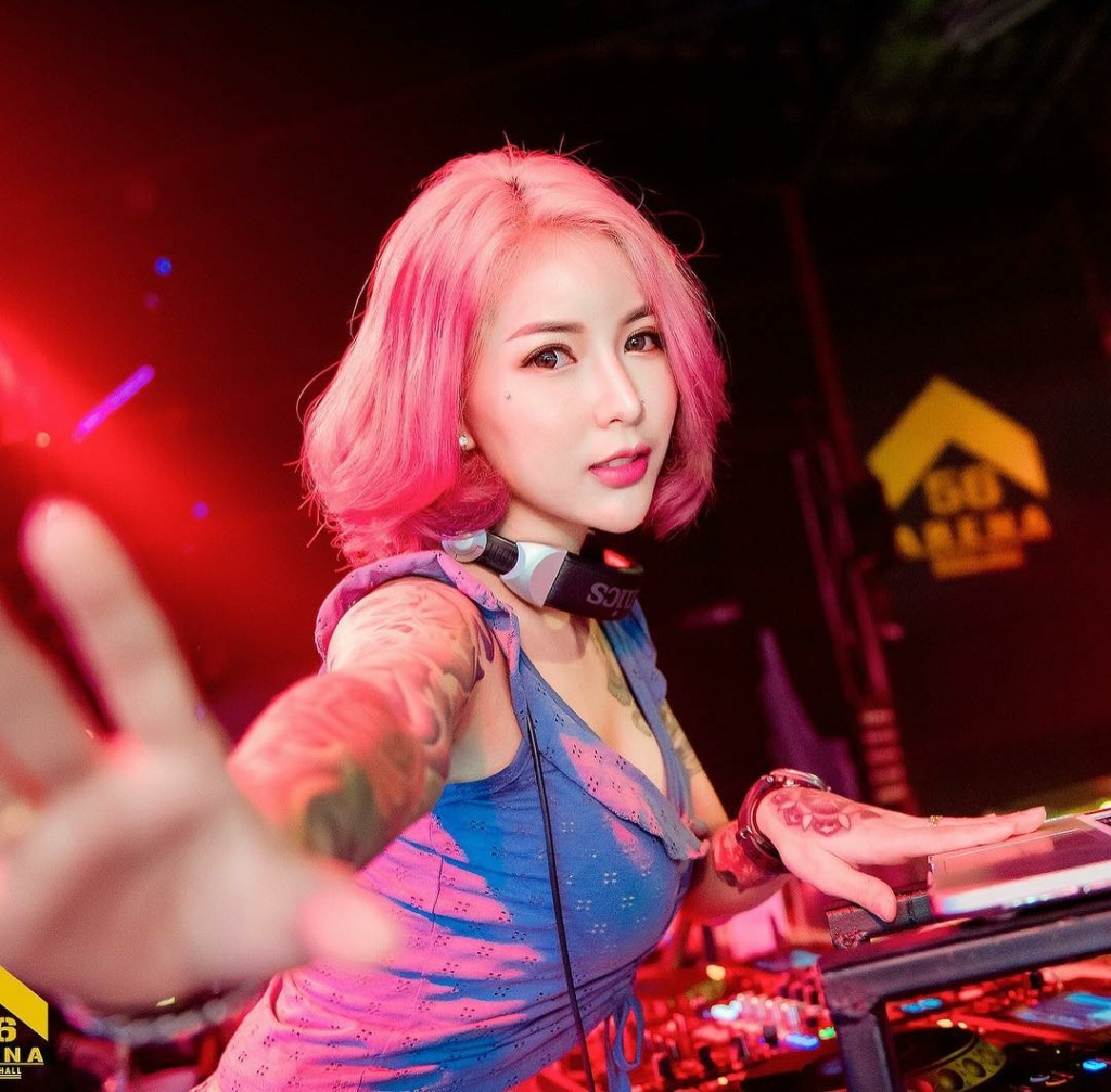 ดีเจกาโต่ย สาวสวยสุดเซ็กซี่ สักสวยหุ่นแซ่บ ลีลายั่วเด็ด เผ็ดโดนใจ ใสใส ...