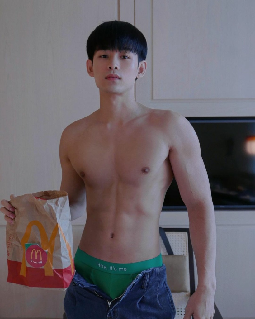 Kelv Teoh จากวัยรุ่นหน้าใส งานดีชวนฟินสู่ นายแบบของใหญ่ชวนอ็อก