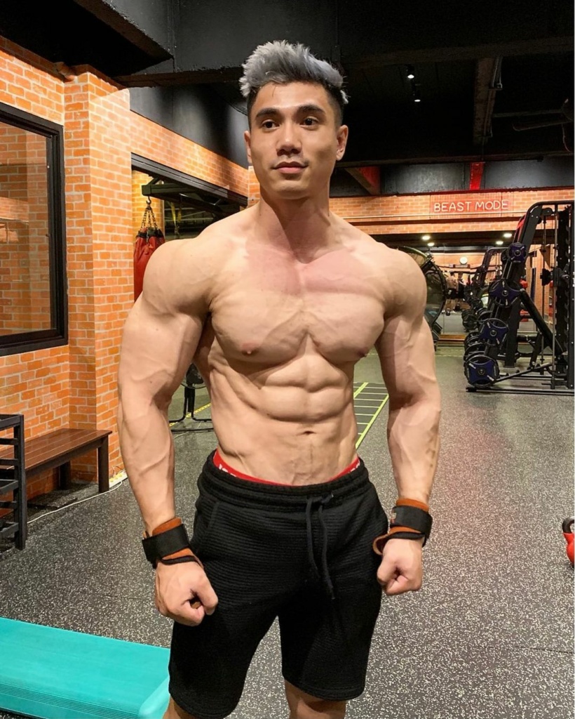 เพียว พีระวัฒน์ นายแบบ เป้าตุง หุ่นแซ่บ หล่อใสซิกแพคแน่น ขวัญใจสาว ๆ